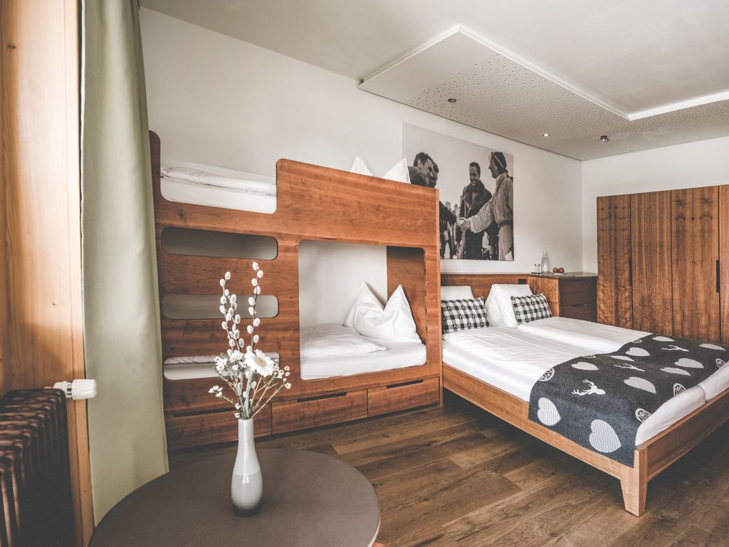 Alt: Familienzimmer «22» (1-Raum) - Gorfion Familotel Liechtenstein