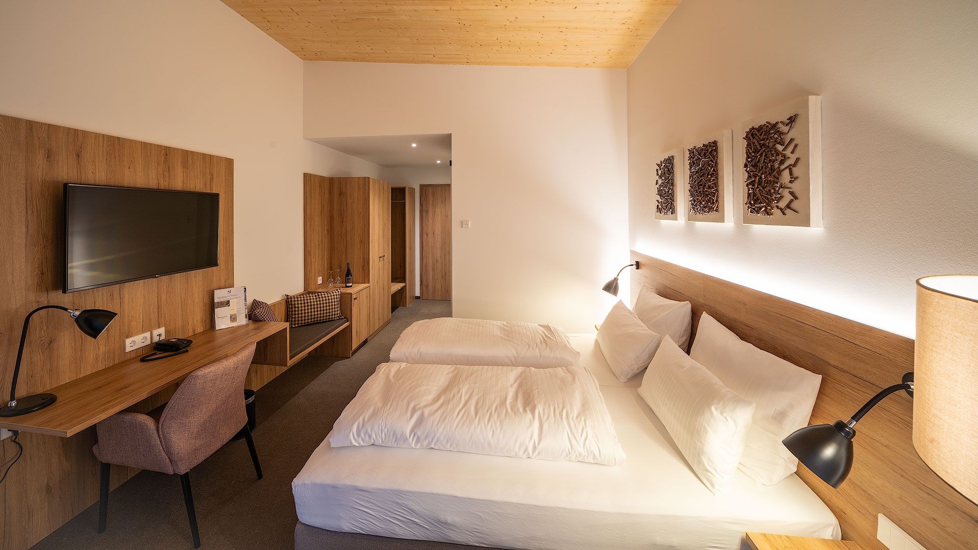 Deluxe Doppelzimmer Winzerglück mit Balkon/Terrasse - Weinhotel Pfeffer ...